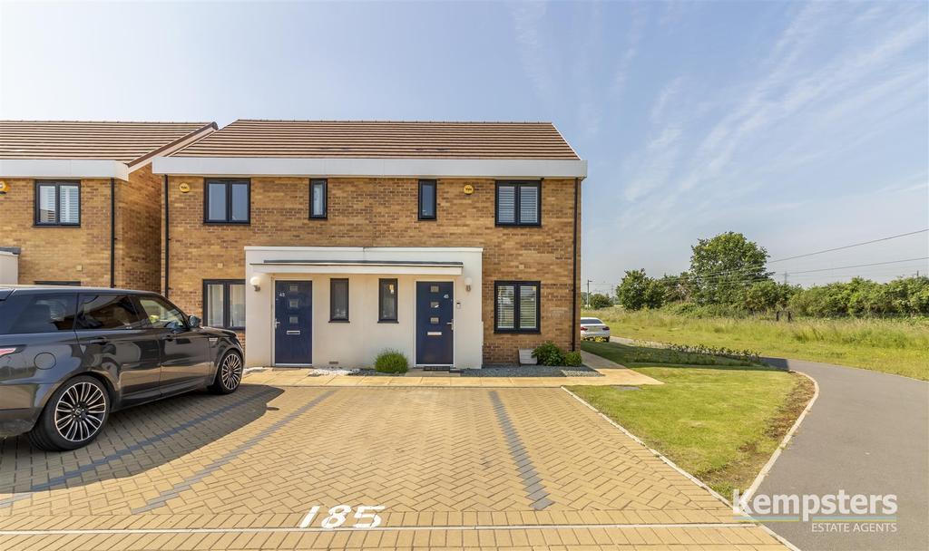 Turnstone Close, East Tilbury 3 bed semi-detached house - £330,000