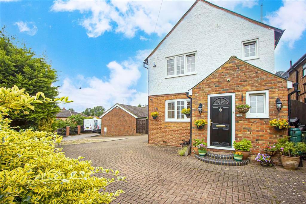 Buckingham Road, Bletchley, Milton... 4 bed detached house - £560,000