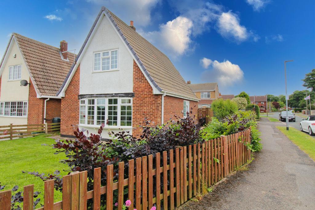Queens Mead, Aldbrough, Hull 2 bed detached house - £165,000