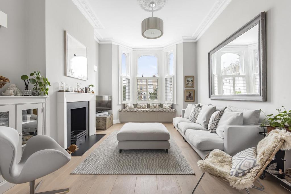 Westcroft Square, Hammersmith 3 bed flat - £1,150,000