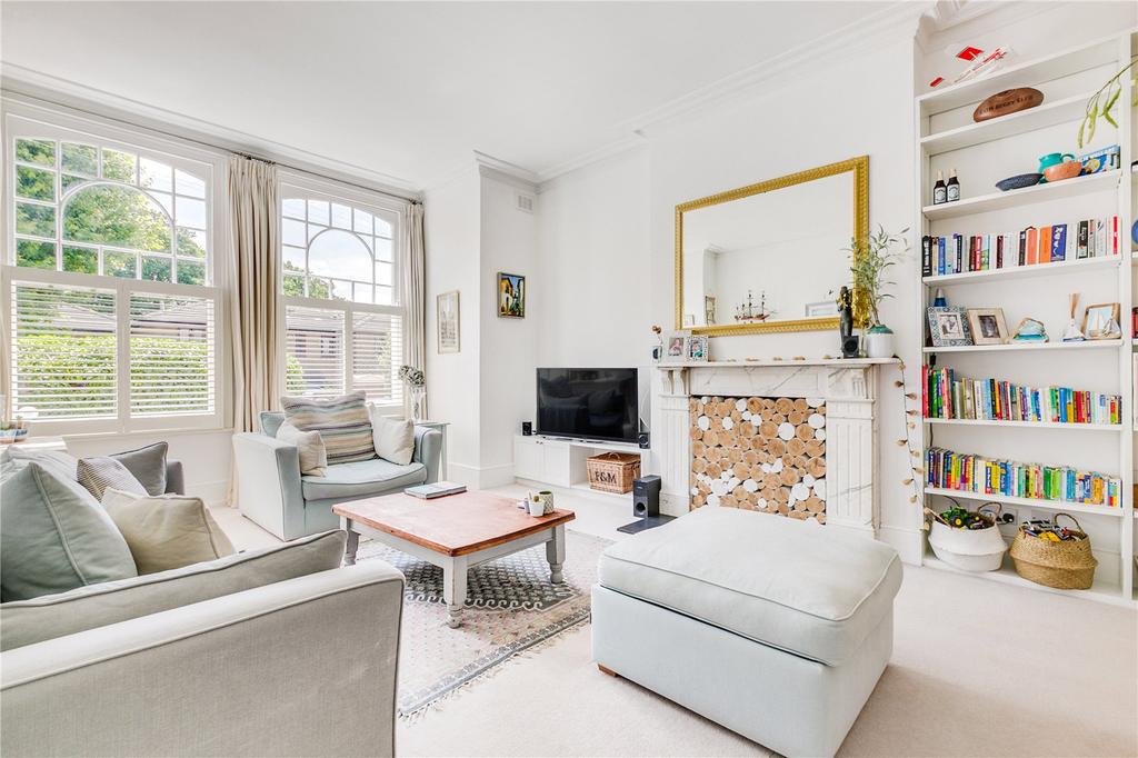 Hillbury Road, SW17 2 bed apartment - £2,903 pcm (£670 pw)