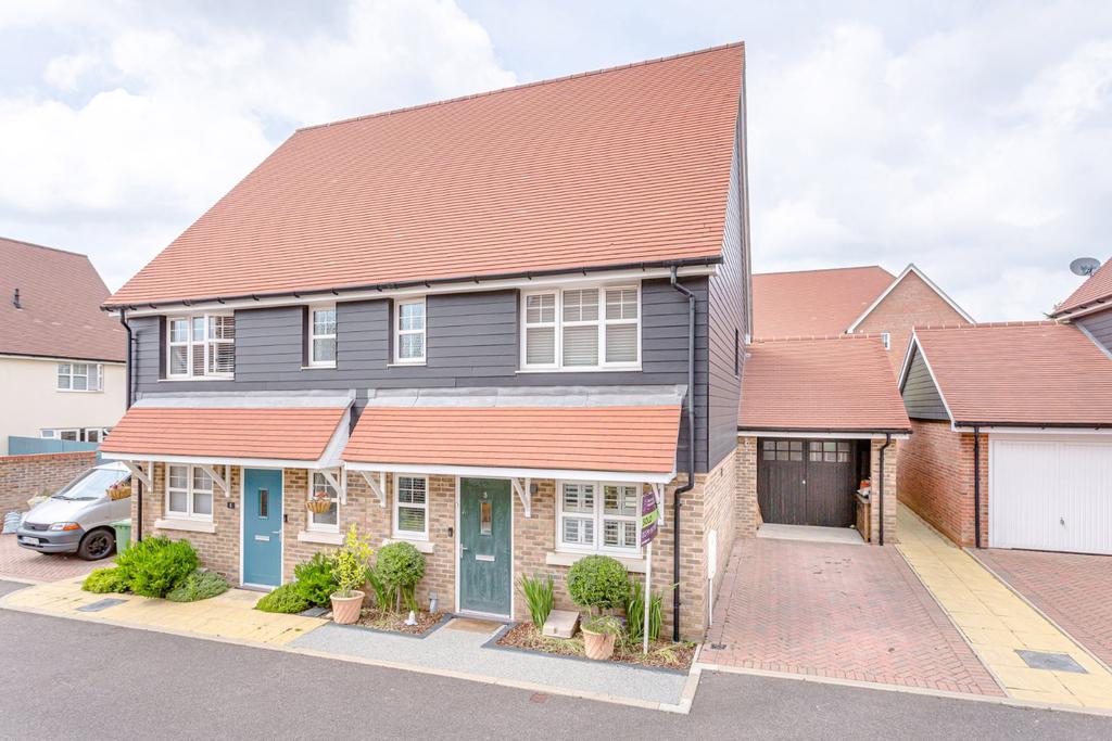 Palmer Close, Elsenham, Bishop's... 2 bed semi-detached house - £375,000