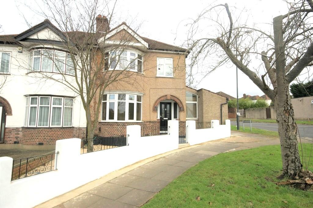 Rayners Lane, Pinner HA5 3 bed semi-detached house - £2,400 pcm (£554 pw)