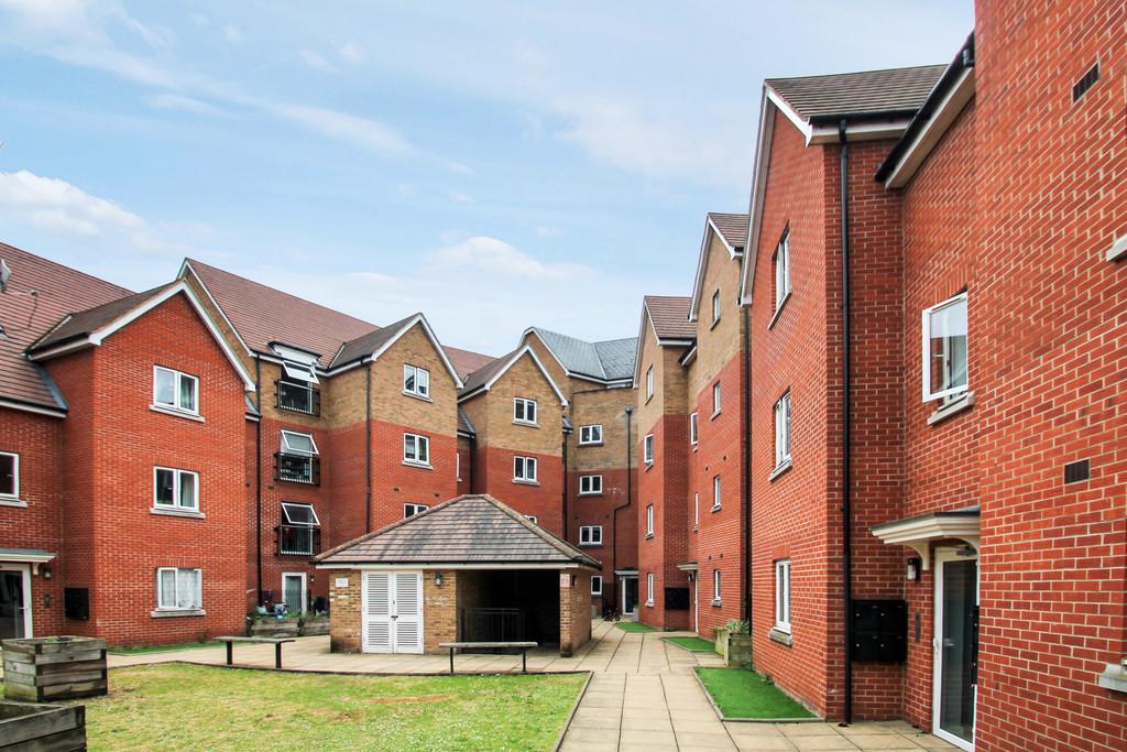 Primula Court, Chelmsford 2 bed apartment - £230,000