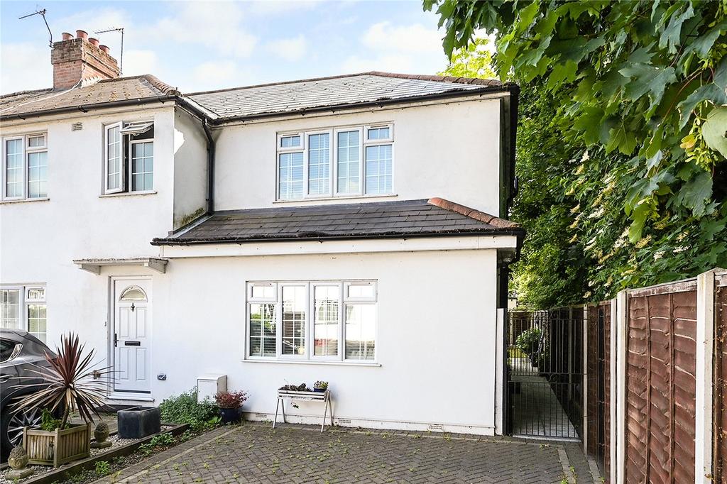 Staveley Gardens, Chiswick, London, W4 2 bed end of terrace house - £ ...