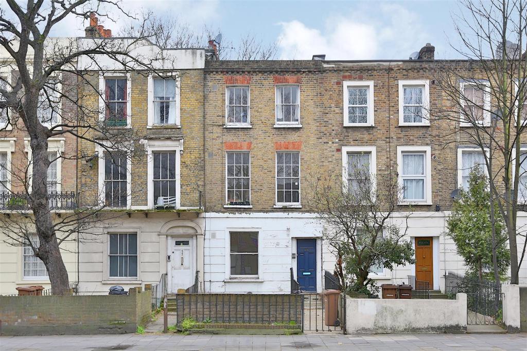 Kingsland Road, London, E8 2 bed flat - £1,800 pcm (£415 pw)