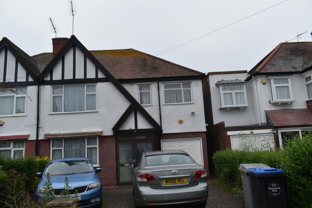 Wembley, HA0 4 bed semi-detached house - £2,100 pcm (£485 pw)