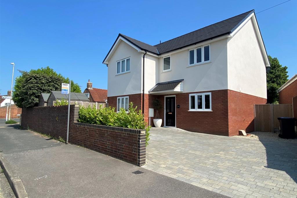 Middle Deal Road, Deal, CT14 4 bed detached house - £459,995