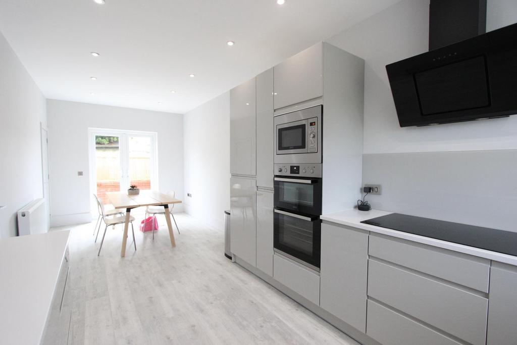 Middle Deal Road, Deal, CT14 4 bed detached house - £459,995