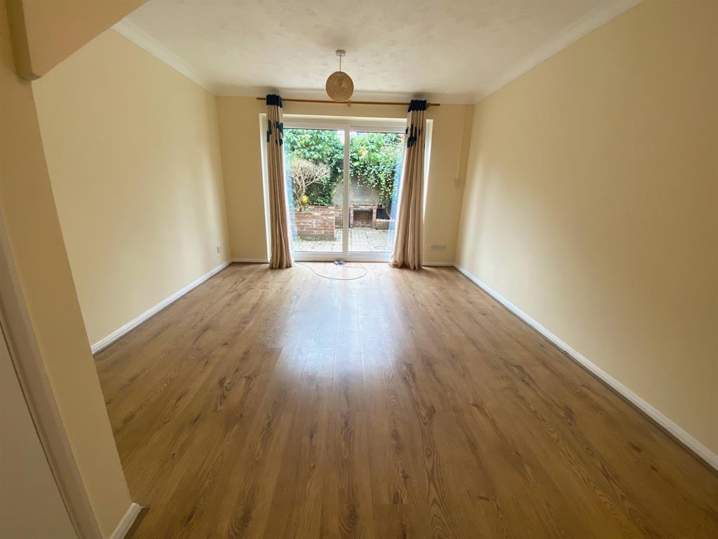 Manor Vale, Boston Manor Road... 2 bed terraced house - £1,500 pcm (£ ...