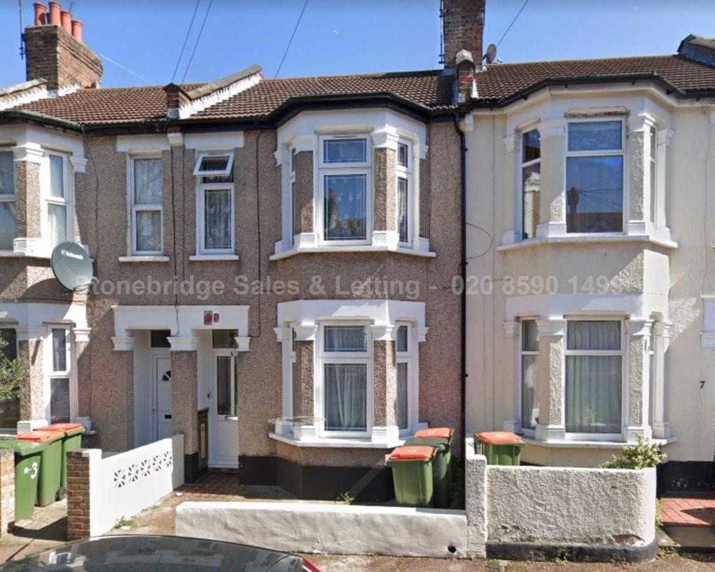 Springfield Road, East Ham, E6 2 bed flat - £1,375 pcm (£317 pw)
