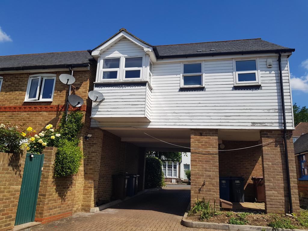 Roxeth Hill, Harrow on the Hill, HA2 2 bed maisonette - £1,275 pcm (£ ...