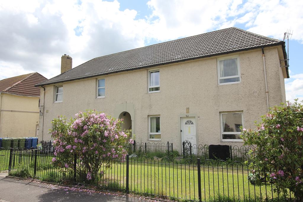 Tontine Park, Renton 2 bed flat - £39,500