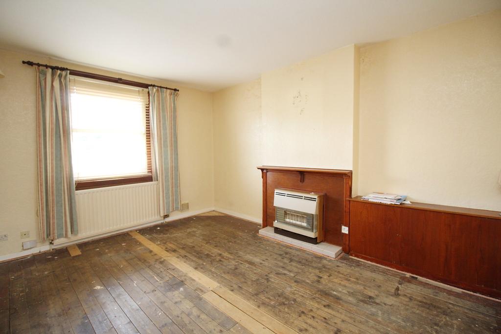 Tontine Park, Renton 2 bed flat - £39,500