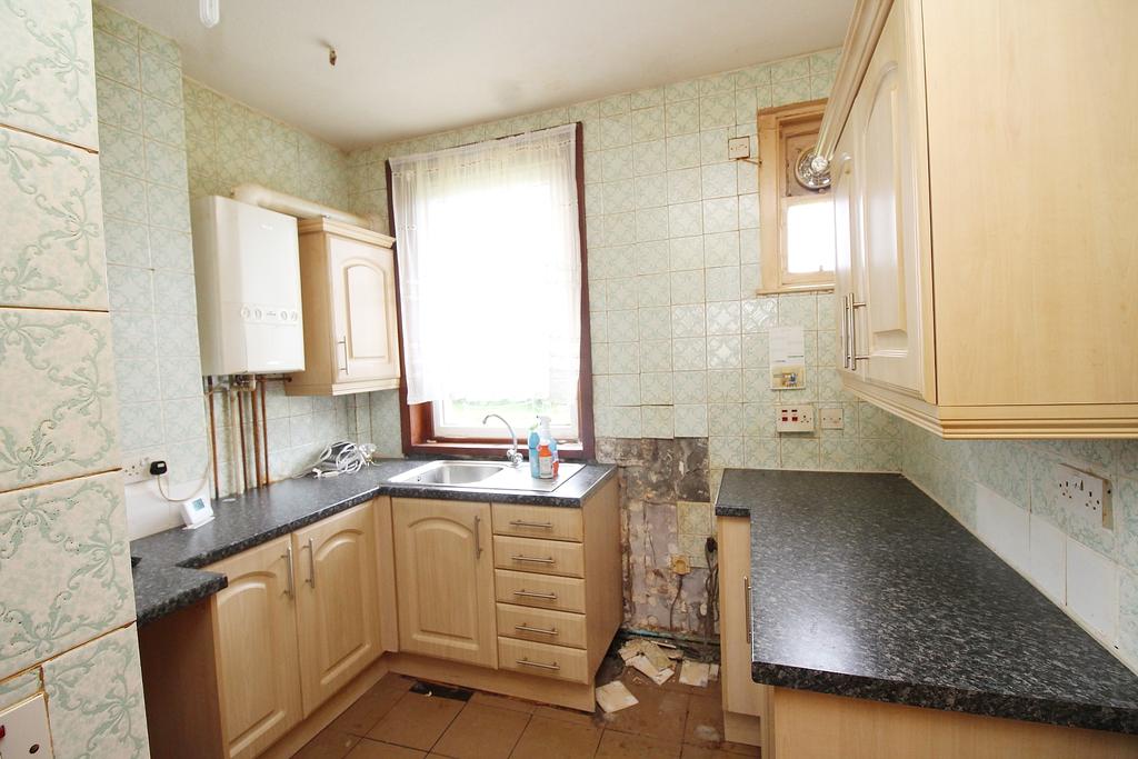 Tontine Park, Renton 2 bed flat - £39,500