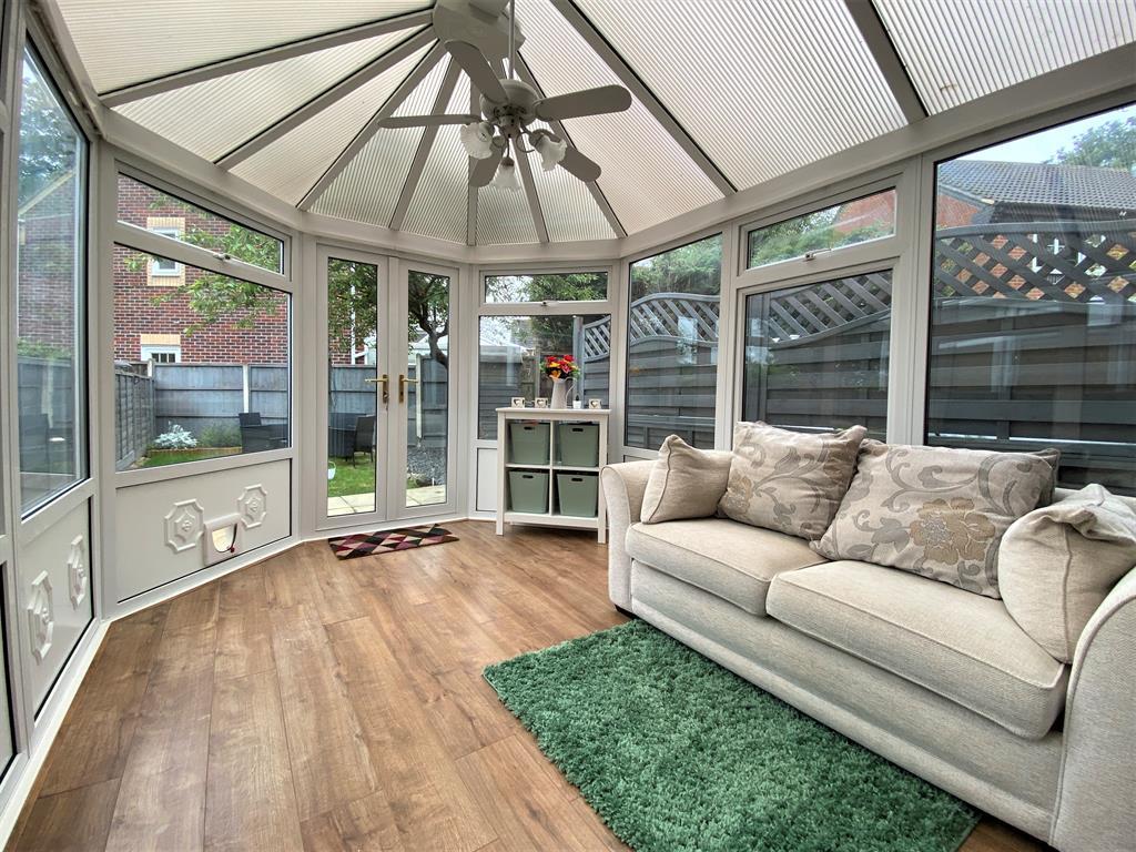 Boakes Drive, Stonehouse, GL10 3QW 2 bed terraced house - £215,000