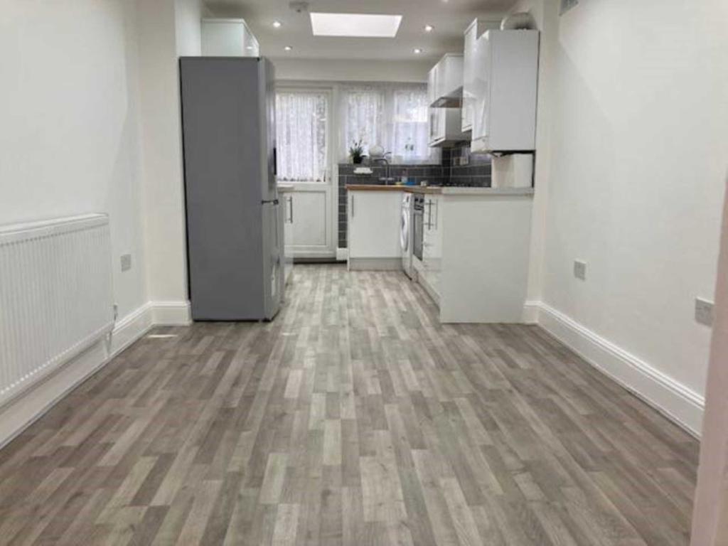 Burchell Road, Leyton,E10 2 bed flat - £1,250 pcm (£288 pw)