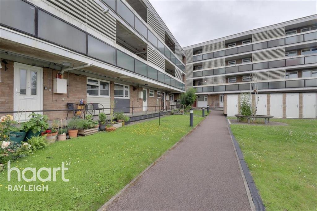 Great Knightleys, Basildon 1 bed flat - £1,000 pcm (£231 pw)