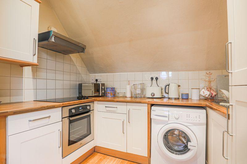 Luffman Road, London, SE12 Studio - £895 pcm (£207 pw)