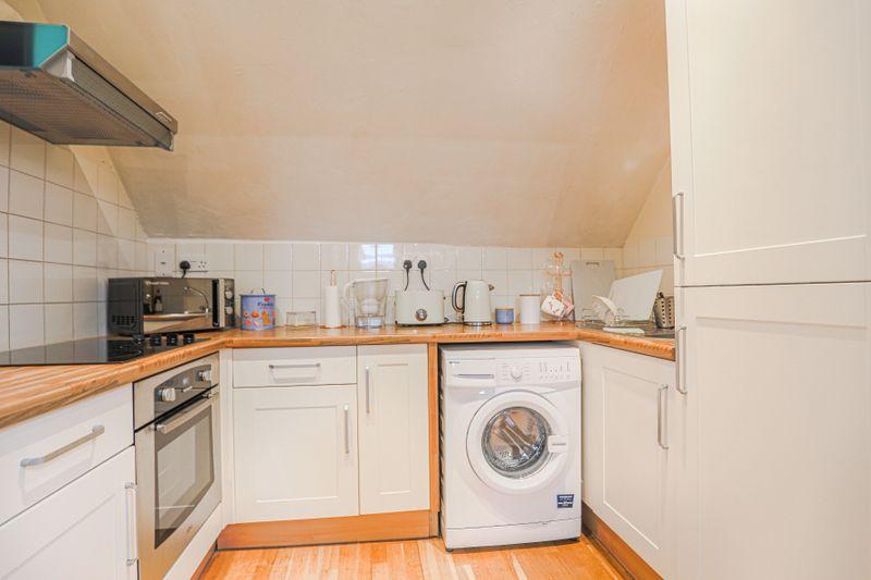 Luffman Road, London, SE12 Studio - £895 pcm (£207 pw)
