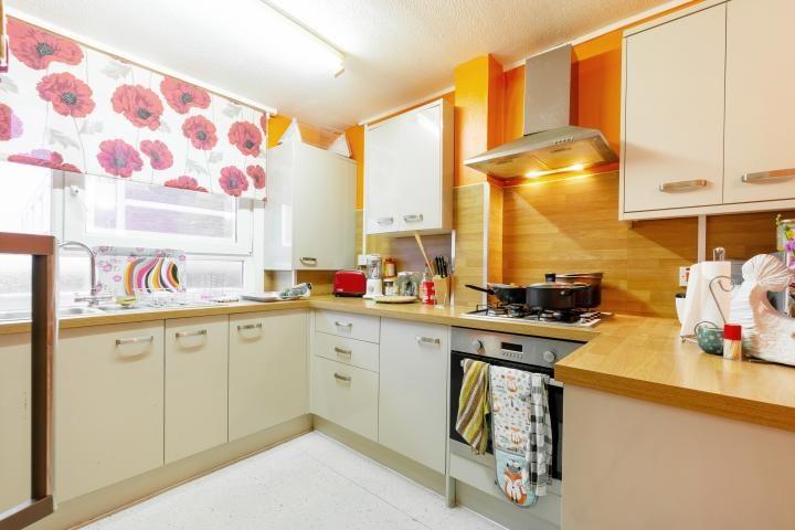 134 Badric Court, 5 Yelverton Road... 2 bed apartment - £360,000