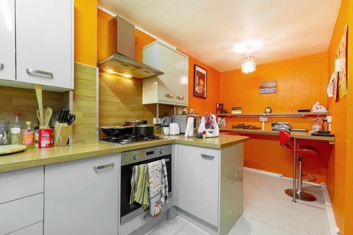 134 Badric Court, 5 Yelverton Road... 2 bed apartment - £360,000