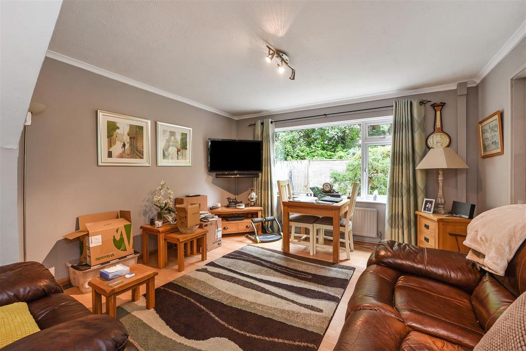 Osborne Crescent Chichester 2 Bed House £280 000