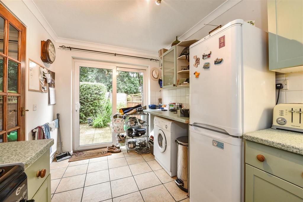 Osborne Crescent Chichester 2 Bed House £280 000