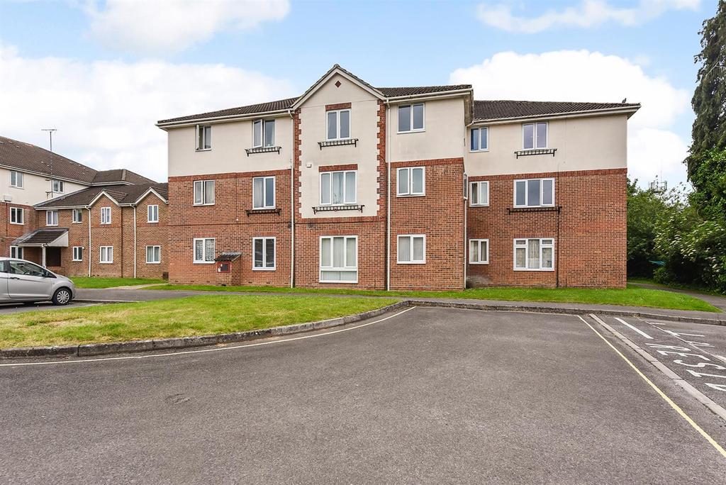 Garden Close, Andover 2 bed apartment - £149,500