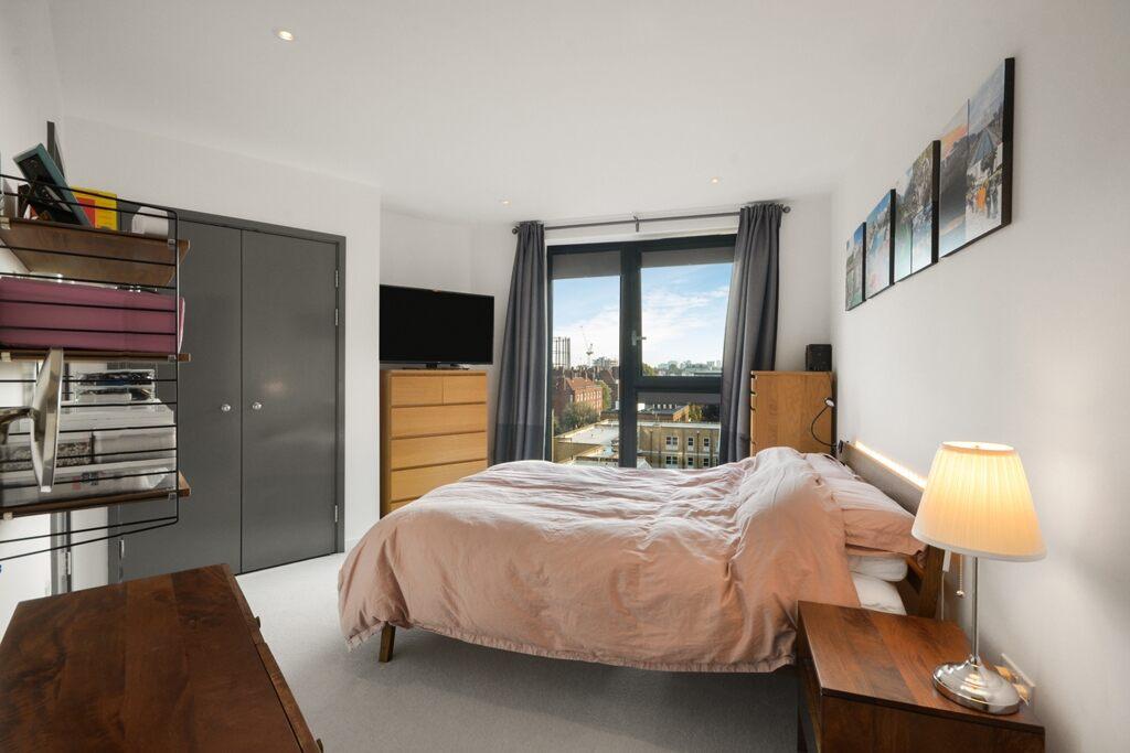 Goldsmiths Row London E2 2 bed apartment - £675,000