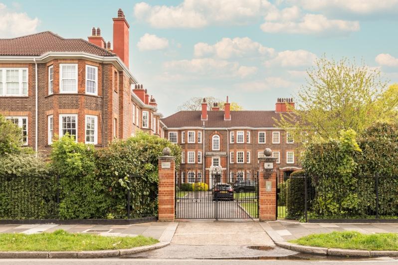 Perryn House, Bromyard Avenue, Acton, London, W3 2 bed apartment - £ ...