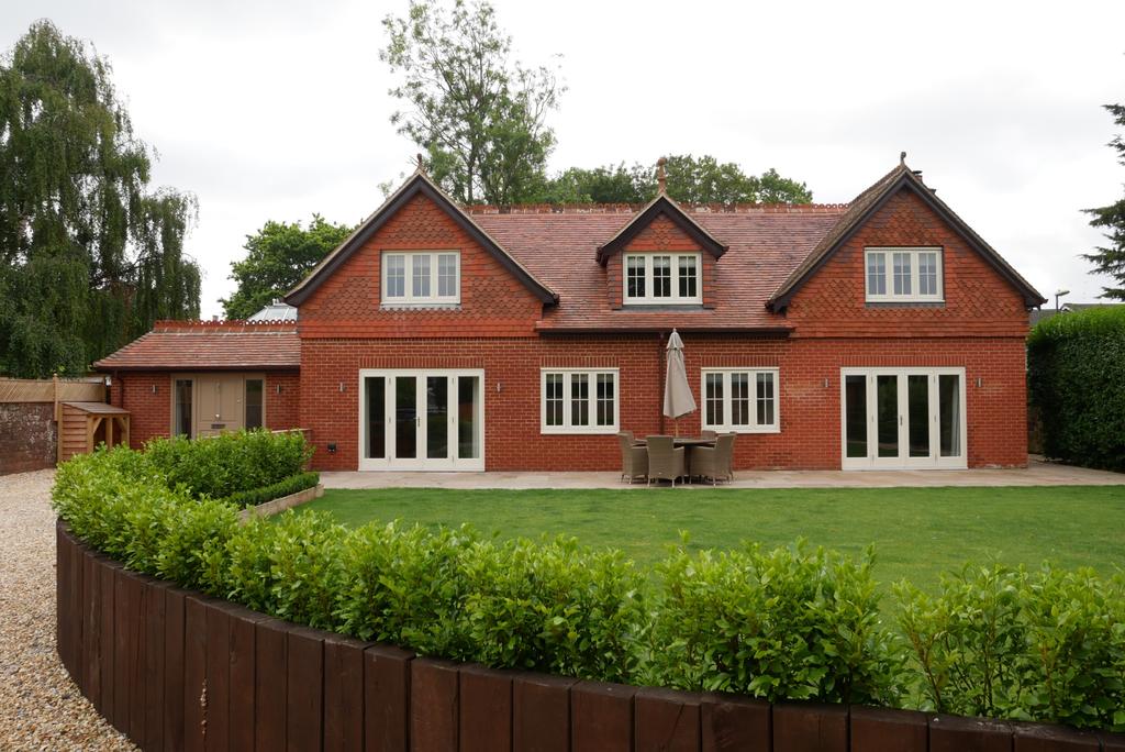 SOUTHAMPTON ROAD, FAREHAM 4 bed detached house