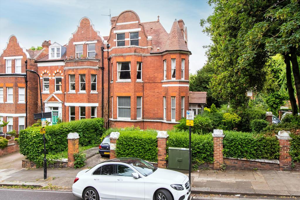 Frognal Lane, London, NW3 1 bed flat - £595,000
