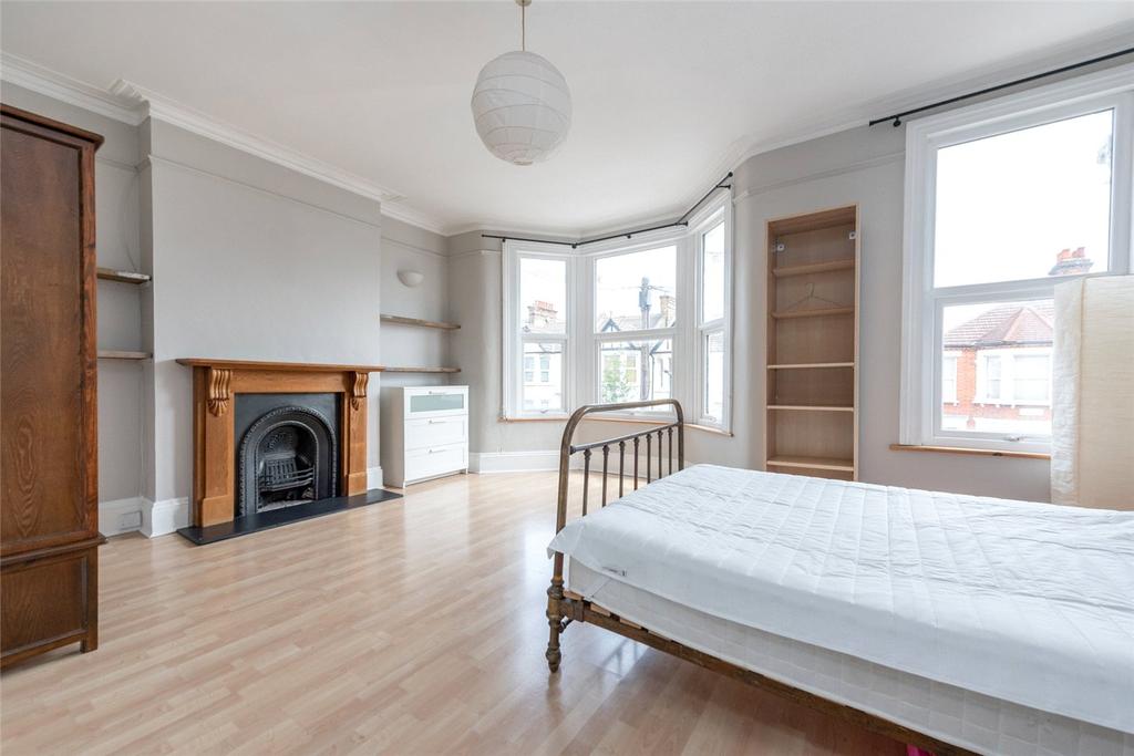 Leghorn Road, London, NW10 3 bed apartment - £1,750 pcm (£404 pw)
