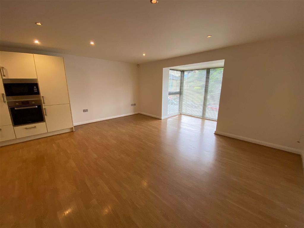 The Central, Ripponden, Hailfax, HX6 2 bed apartment - £595 pcm (£137 pw)