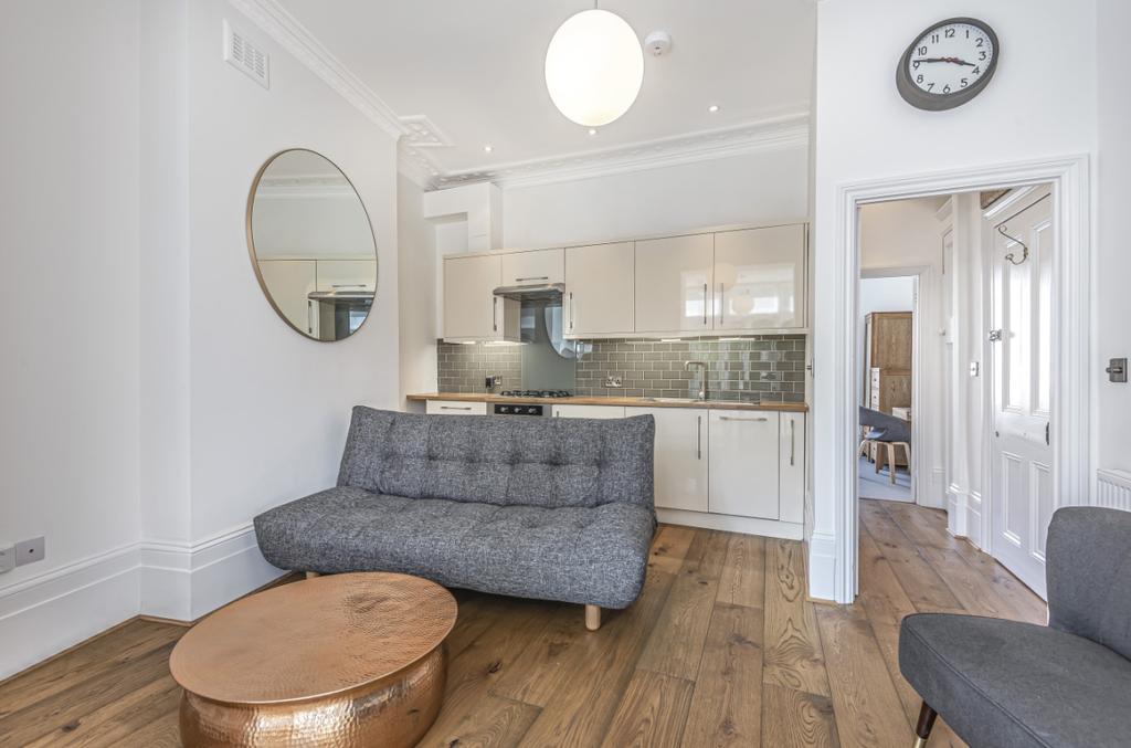 Aldebert Terrace London SW8 1 bed flat - £1,473 pcm (£340 pw)