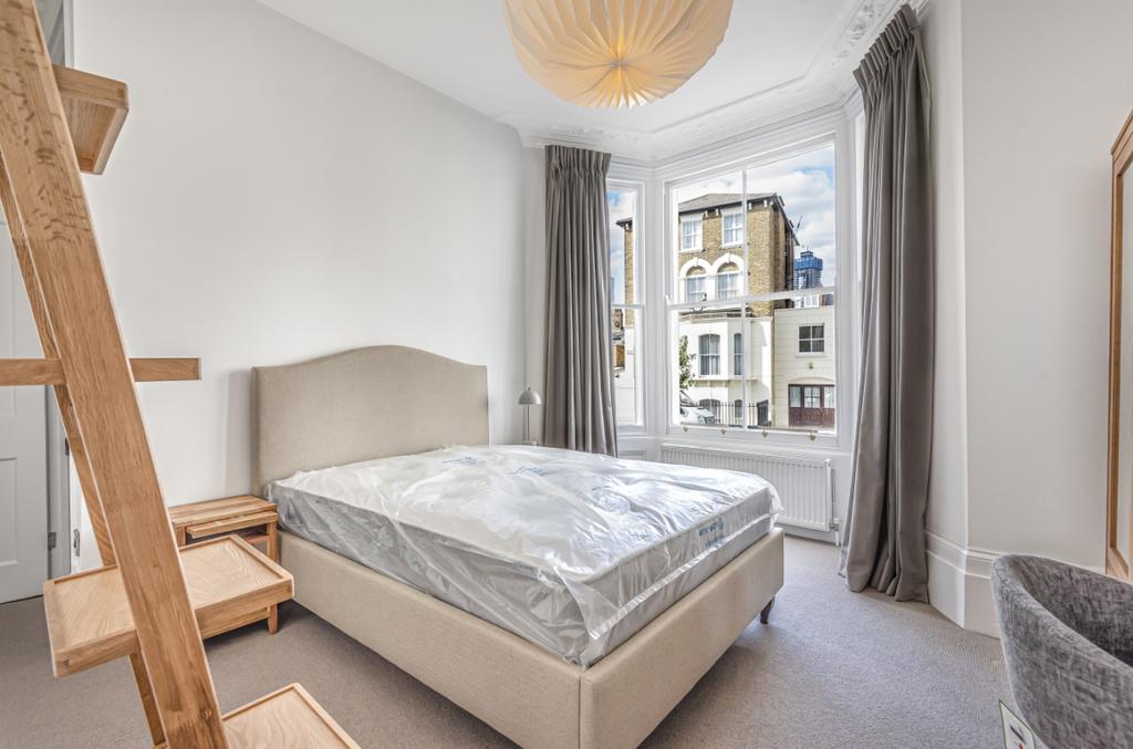 Aldebert Terrace London SW8 1 bed flat - £1,473 pcm (£340 pw)