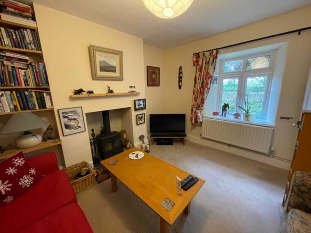 Lidstone Road, Enstone 2 bed cottage - £1,200 pcm (£277 pw)
