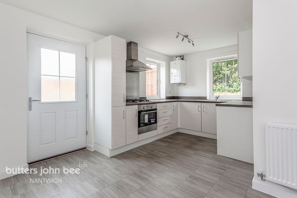 Meadowside Drive, Nantwich 3 bed semi-detached house - £98,550
