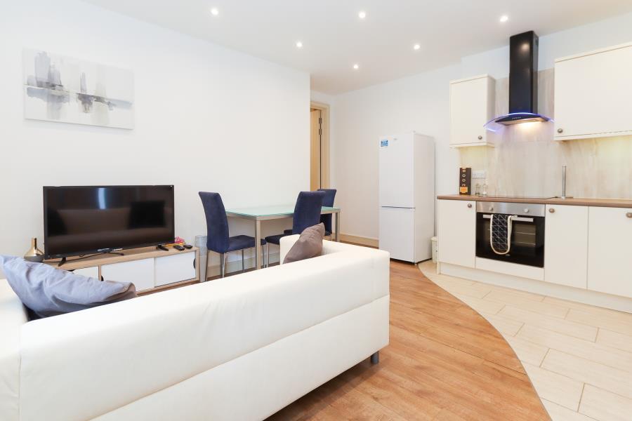 Moneyhill Parade Rickmansworth Herts WD3 2 Bed Maisonette 290 000 Moneyhill Parade Rickmansworth Herts WD3 2 Bed Maisonette 290 000