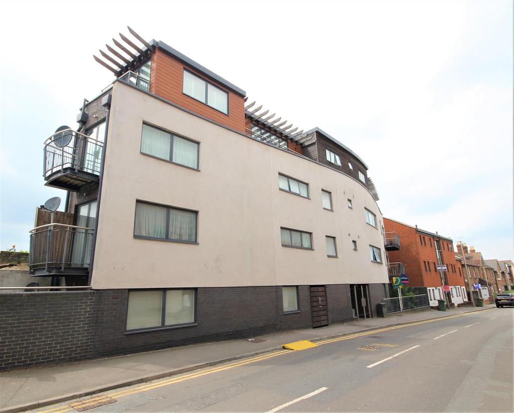 Walnut Tree Close, Guildford 2 bed flat - £1,550 pcm (£358 pw)