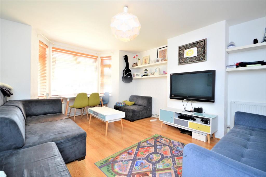 Aboyne Road, Neasden, London 2 bed flat - £1,300 pcm (£300 pw)