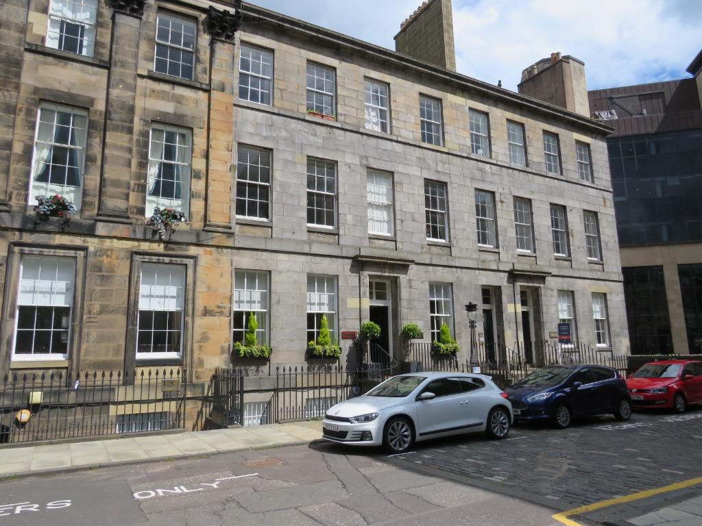 Rutland Square, West End, Edinburgh, EH1 3 bed flat - £1,400 pcm (£323 pw)