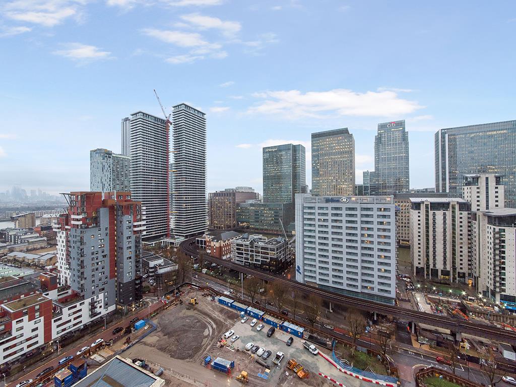 Ostro Tower, 31 Harbour Way, Nr... 1 bed flat - £1,985 pcm (£458 pw)