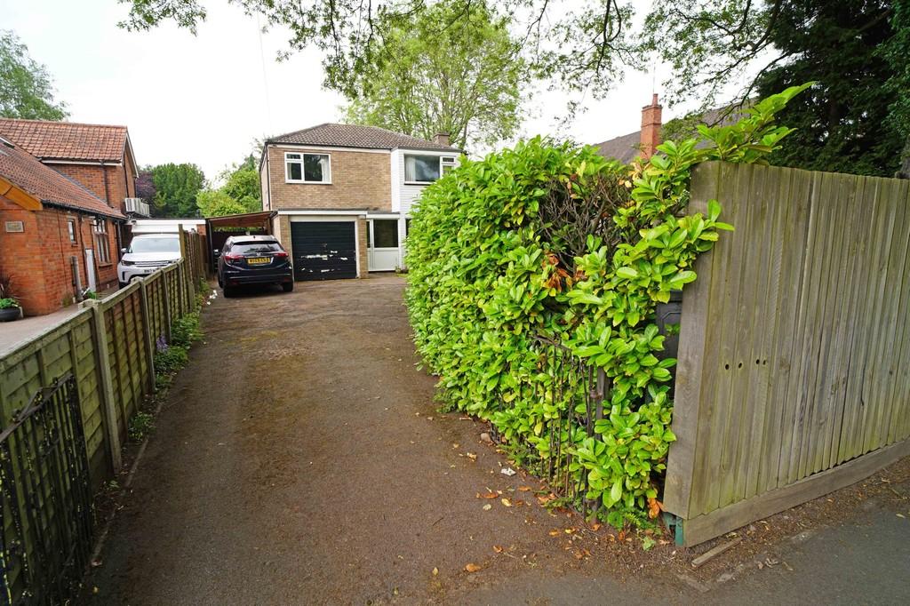 Myton Road, Warwick 4 bed detached house - £500,000