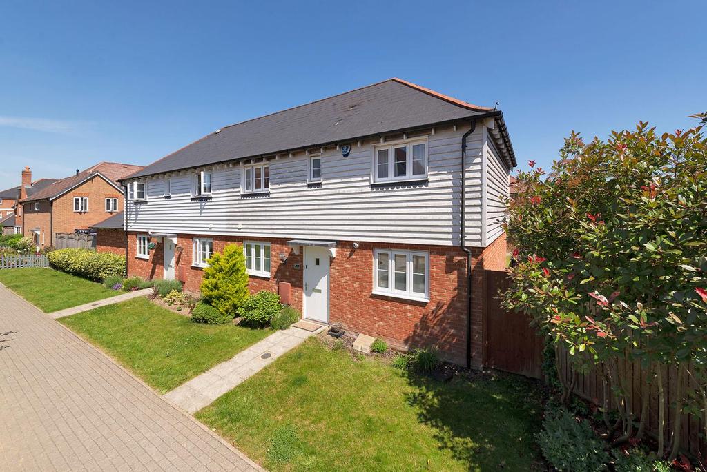 Porter Avenue, Kings Hill, ME19 4QN 3 bed semi-detached house - £450,000