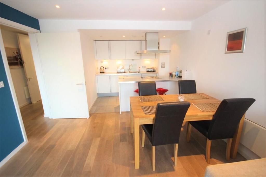 Castlegate, Chester Road Manchester M15 2 bed apartment - £1,250 pcm (£ ...