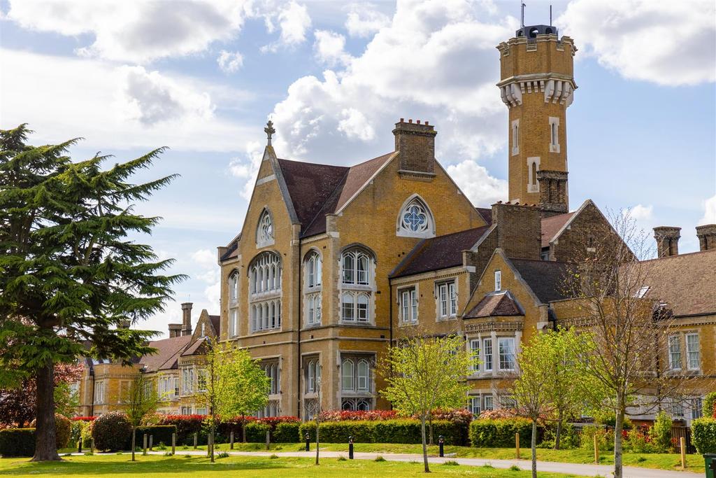 Chapel Drive, Dartford 2 bed flat - £350,000