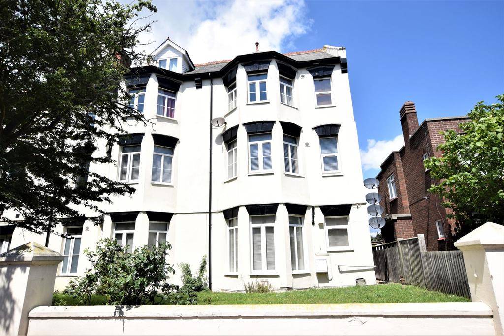Church Road, Clacton-on-Sea 1 bed flat - £115,000
