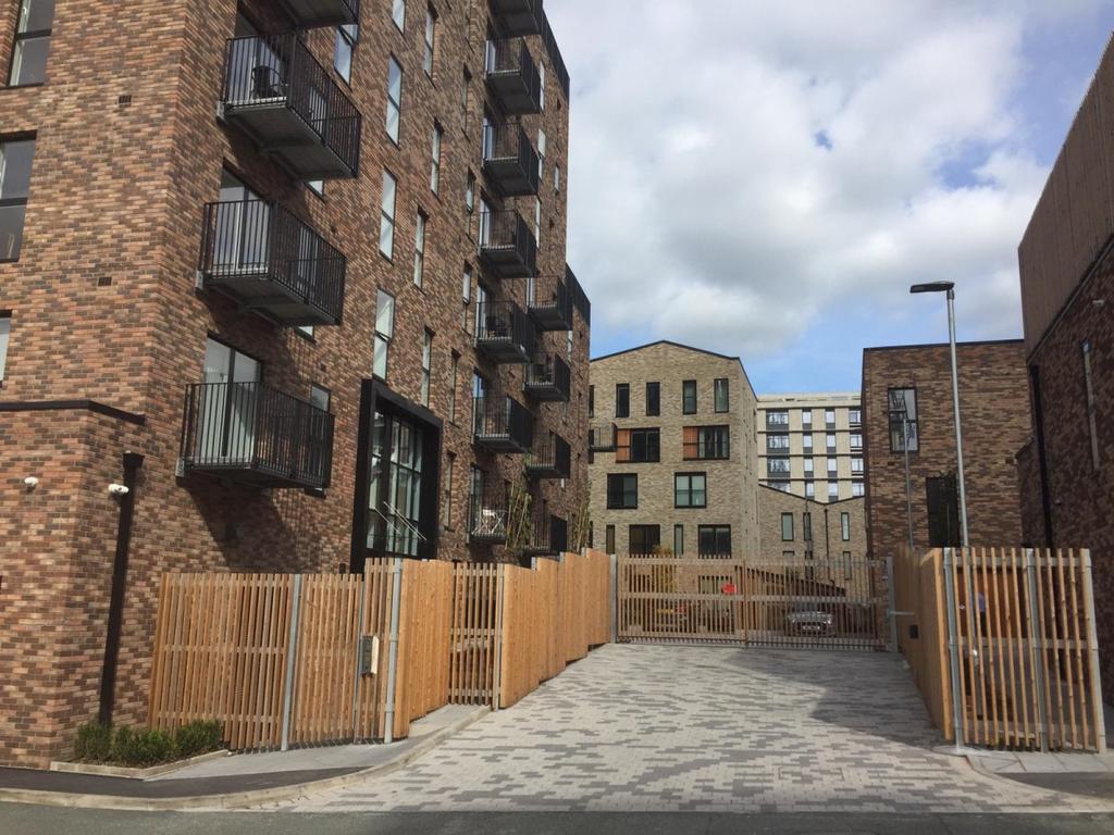 Lockgate Mews Manchester M4 1 bed apartment - £925 pcm (£213 pw)
